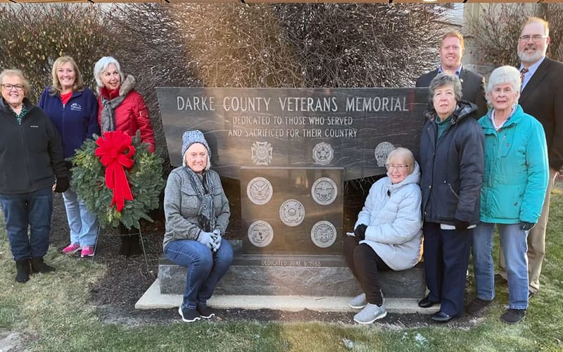 DAR and Ladybugs place wreath at courthouse Veterans Monument | My ...