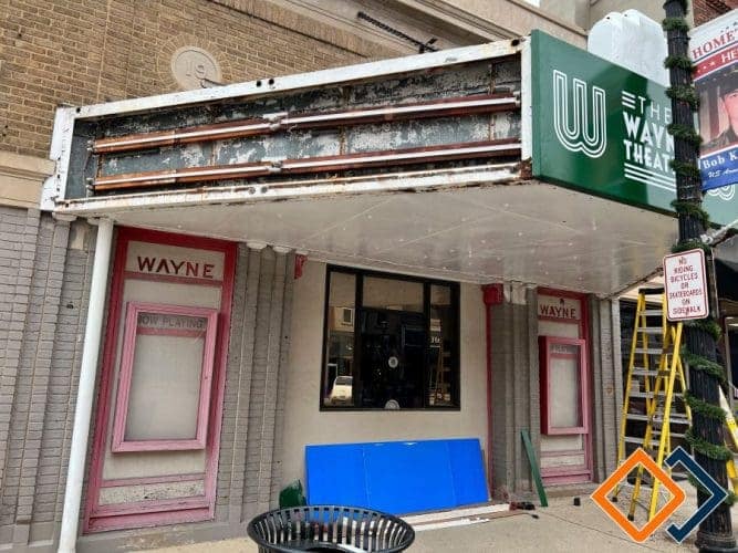 Green Sign Co. places signs at The Wayne Theatre | My County Link